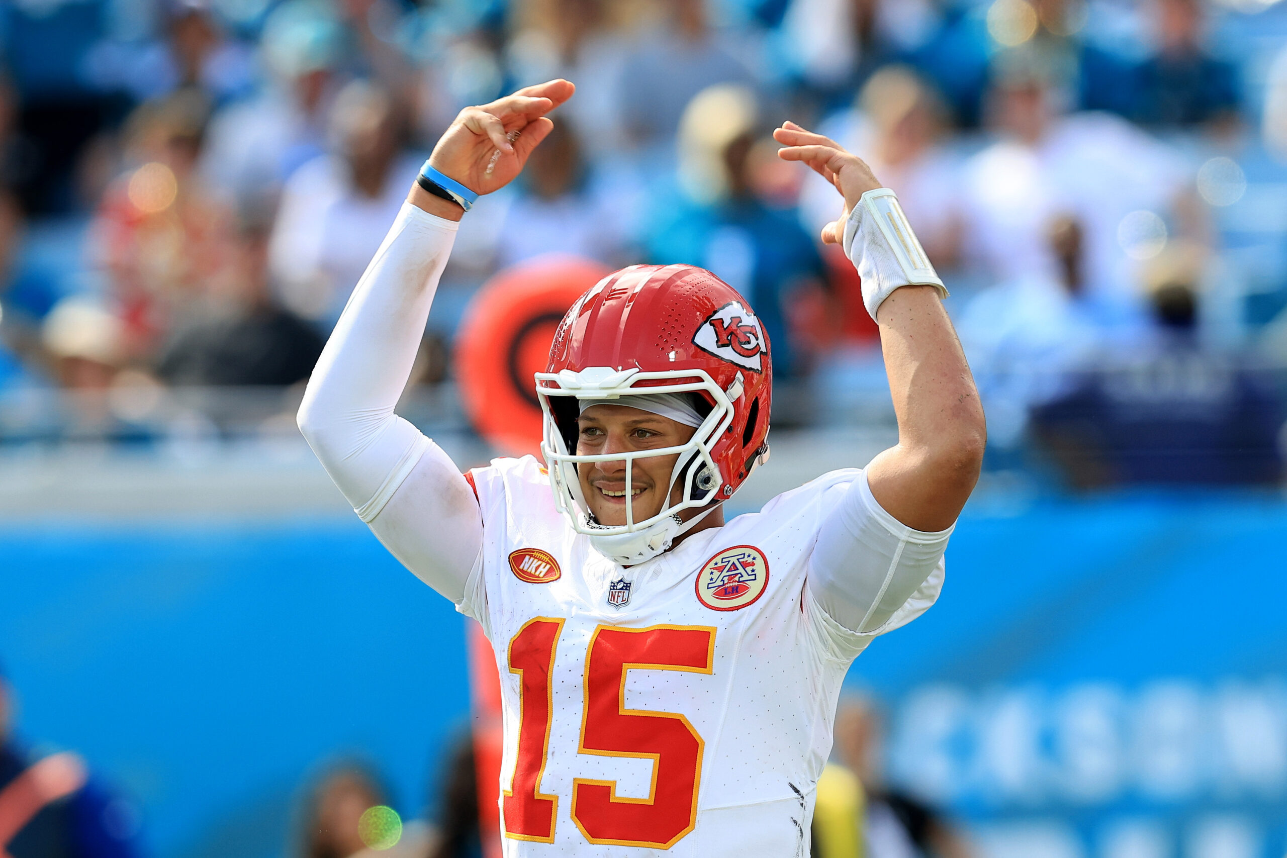 Kansas City Chiefs Star QB Patrick Mahomes Collects His Coins In ...