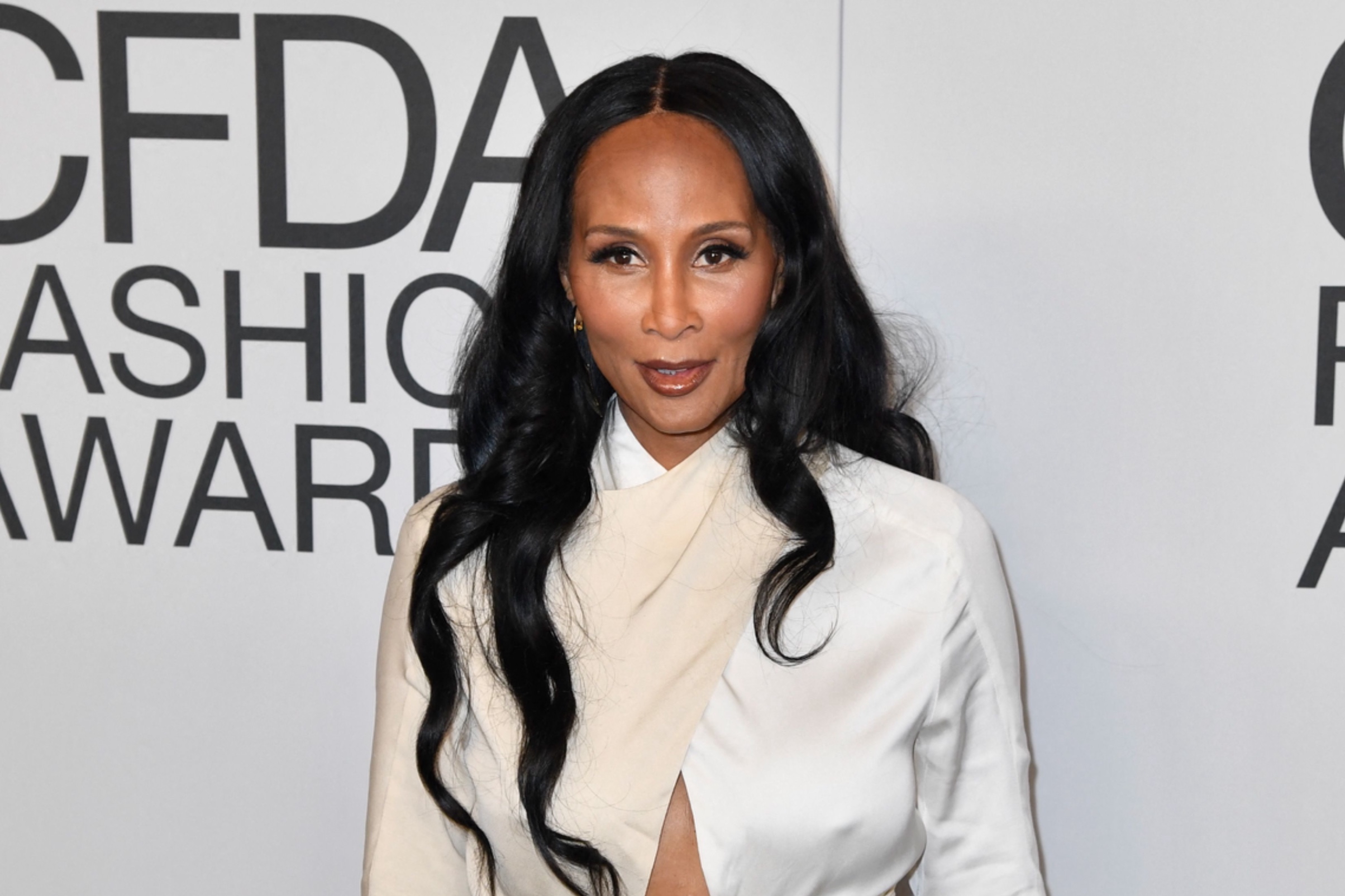 Beverly Johnson Recalls Hotel Draining Pool After She Stepped Inside ...