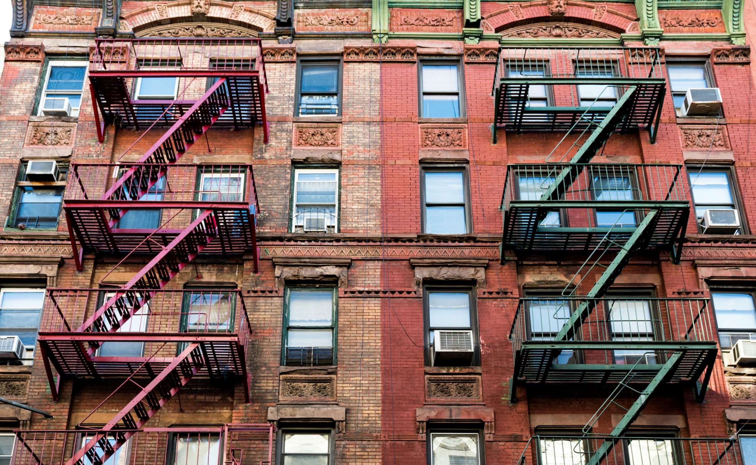 Viral $1200 Microstudio Reveals NYC Housing Conditions